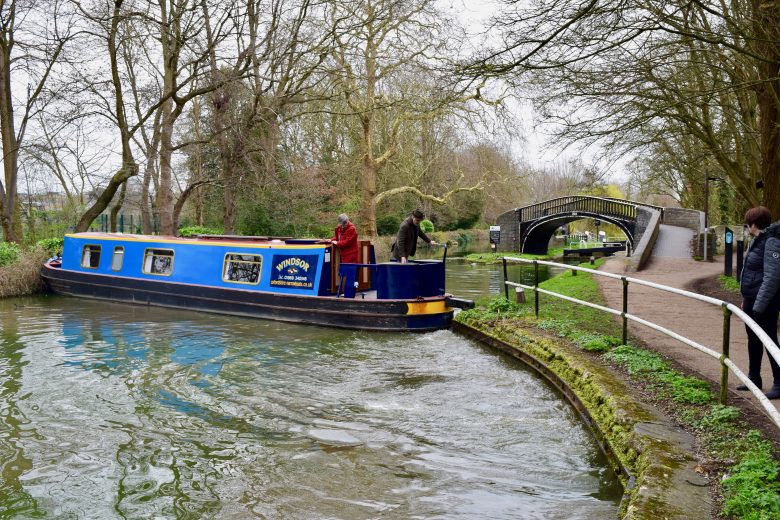 A Narrowboat Cruise on the Scenic Oxfordshire Canal - Quirky Cruise